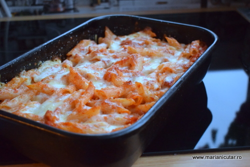 Paste la cuptor cu sos de rosii, mozzarella sau telemea – Mănâncă ...