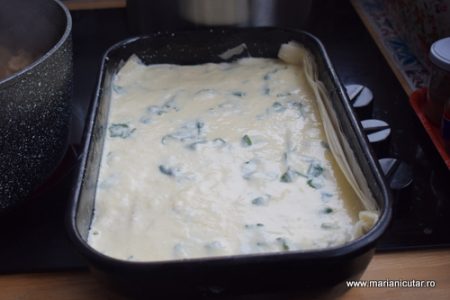 Placinta cu branza, iaurt, oua si verdeturi aromatice: Reteta simpla si ...