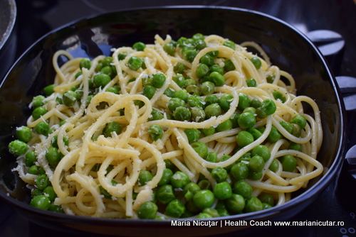 Retete italienesti delicioase: Paste cu mazare si parmezan – Mănâncă ...